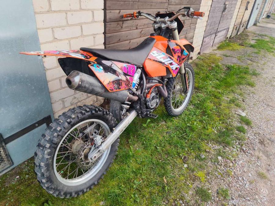 Orange KTM EXC 2005 in Taurage, with an engine capacity of 0.45 L and mileage of 0 thousand km for 1400 €, photo 7 on AUTOMOTO.COM.LV