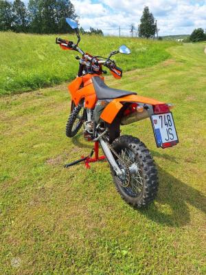 Orange KTM EXC 2006 in Zarasai, with an engine capacity of 0.45 L and mileage of 15 thousand km for 2600 €, photo 5 on AUTOMOTO.COM.LV