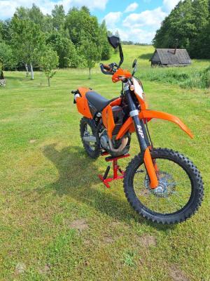 Orange KTM EXC 2006 in Zarasai, with an engine capacity of 0.45 L and mileage of 15 thousand km for 2600 €, photo 6 on AUTOMOTO.COM.LV