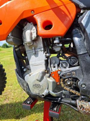 Orange KTM EXC 2006 in Zarasai, with an engine capacity of 0.45 L and mileage of 15 thousand km for 2600 €, photo 11 on AUTOMOTO.COM.LV