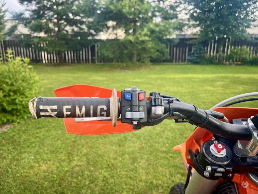 Orange KTM EXC 2015 in Vilnius, with an engine capacity of 0.35 L and mileage of 1 thousand km for 4099 €, photo 9 on AUTOMOTO.COM.LV
