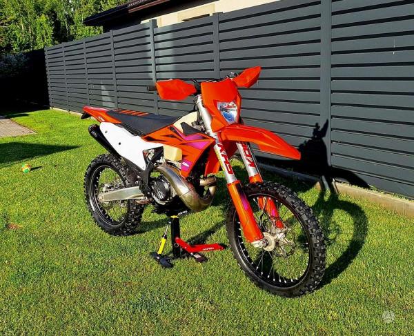 Oranžs KTM EXC 2024 Viļņa, ar dzinēja tilpumu 0.25 L un nobraukumu 4 tūkst. km par 7800 €, foto 3 vietnē AUTOMOTO.COM.LV