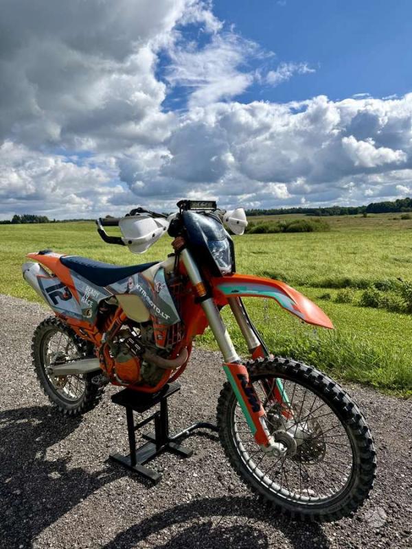 Yellow KTM EXC 2016 in Moletai, with an engine capacity of 0.35 L and mileage of 18 thousand km for 3999 €, photo 3 on AUTOMOTO.COM.LV