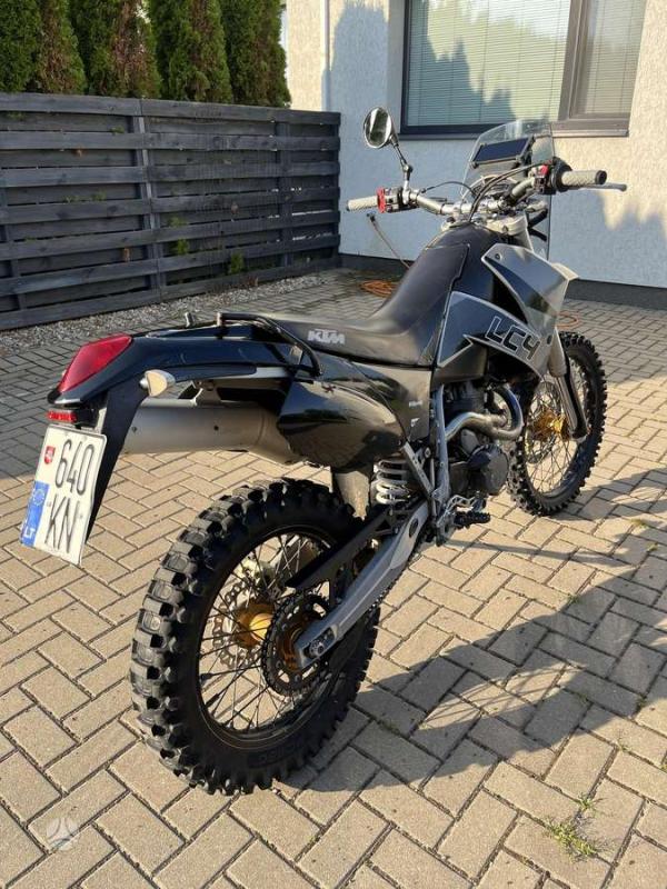 KTM LC 2004 Viļņa, ar dzinēja tilpumu 0.64 L un nobraukumu 23 tūkst. km par 2200 €, foto 2 vietnē AUTOMOTO.COM.LV