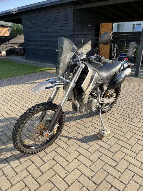 KTM LC 2004 Viļņa, ar dzinēja tilpumu 0.64 L un nobraukumu 23 tūkst. km par 2200 €, foto 5 vietnē AUTOMOTO.COM.LV