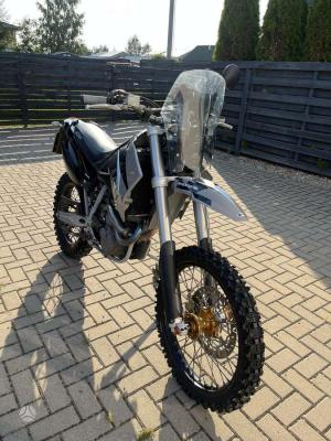 KTM LC 2004 Viļņa, ar dzinēja tilpumu 0.64 L un nobraukumu 23 tūkst. km par 2200 €, foto 7 vietnē AUTOMOTO.COM.LV