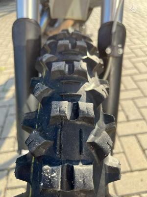 KTM LC 2004 Viļņa, ar dzinēja tilpumu 0.64 L un nobraukumu 23 tūkst. km par 2200 €, foto 10 vietnē AUTOMOTO.COM.LV