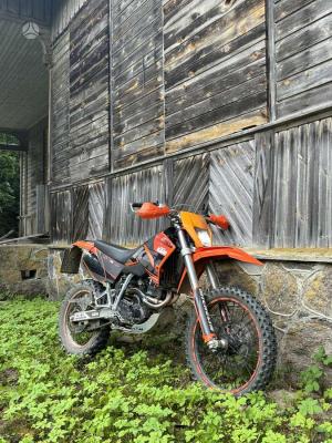 Orange KTM LC 2002 in Ignalina, with an engine capacity of 0.63 L and mileage of 70 thousand km for 2300 €, photo 4 on AUTOMOTO.COM.LV