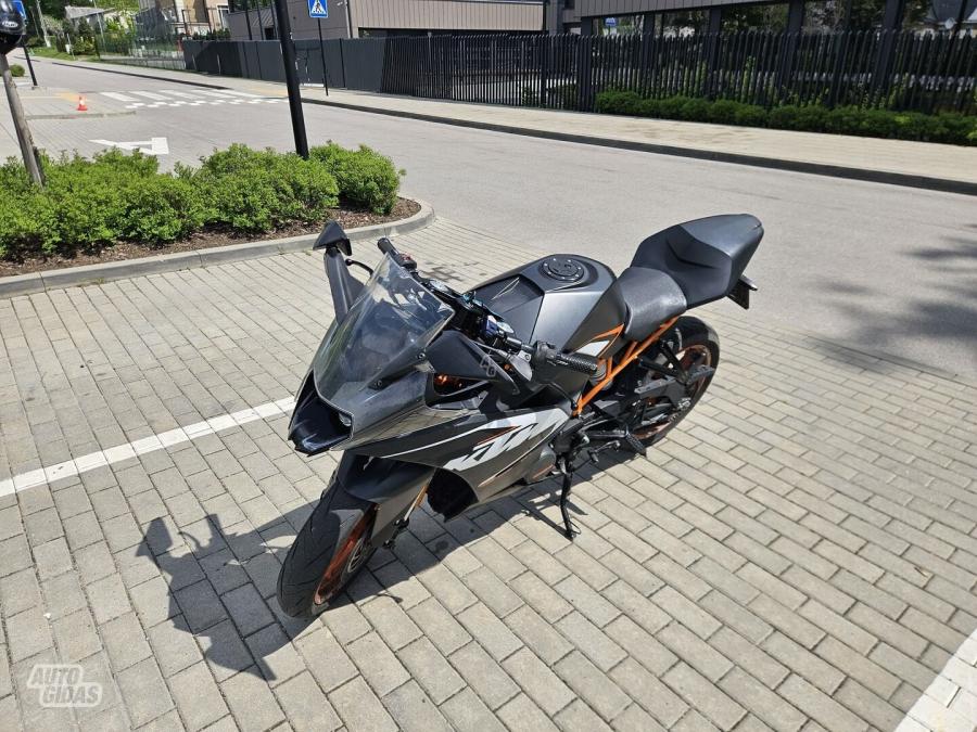 Черный КТМ RC 2015 в Вильнюс, объемом двигателя 0.13 л и пробегом 39 тыс. км за 2200 €, фото 7 на AUTOMOTO.COM.LV