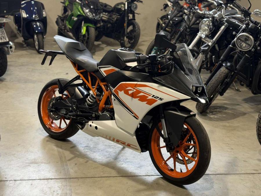 Black KTM RC 2016 in Siauliai, with an engine capacity of 0.13 L and mileage of 22 thousand km for 1990 €, photo 1 on AUTOMOTO.COM.LV