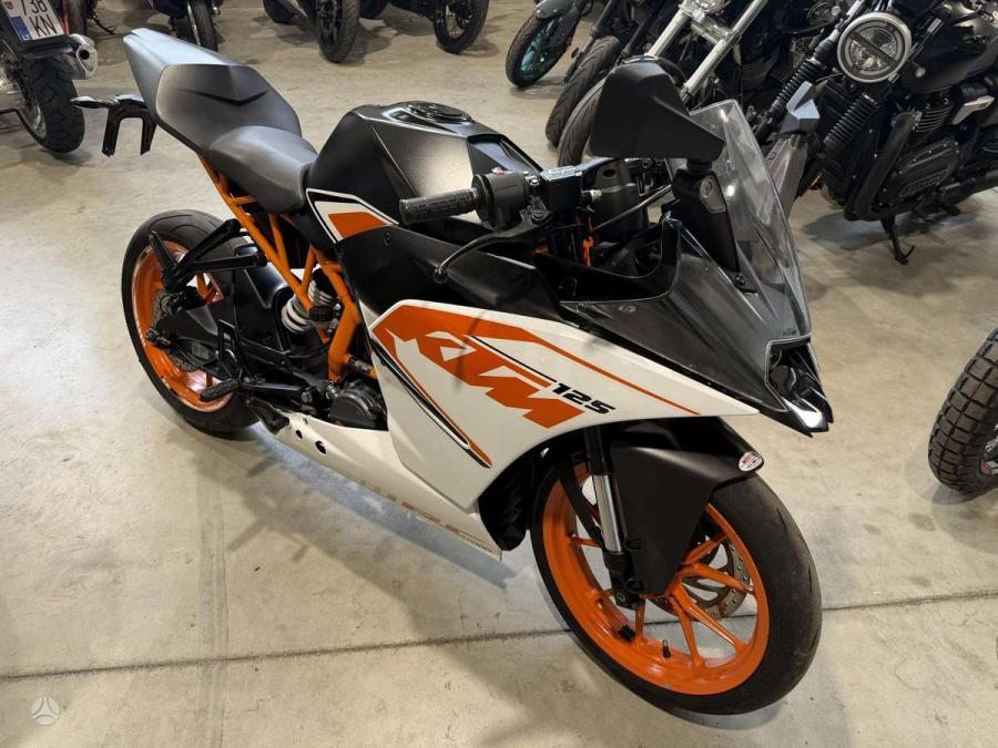 Black KTM RC 2016 in Siauliai, with an engine capacity of 0.13 L and mileage of 22 thousand km for 1990 €, photo 5 on AUTOMOTO.COM.LV