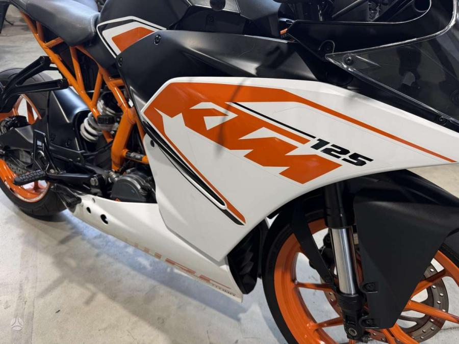 Black KTM RC 2016 in Siauliai, with an engine capacity of 0.13 L and mileage of 22 thousand km for 1990 €, photo 7 on AUTOMOTO.COM.LV