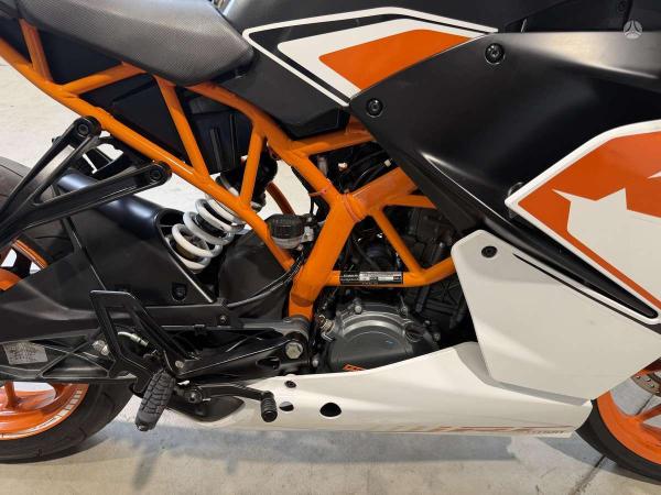 Black KTM RC 2016 in Siauliai, with an engine capacity of 0.13 L and mileage of 22 thousand km for 1990 €, photo 7 on AUTOMOTO.COM.LV