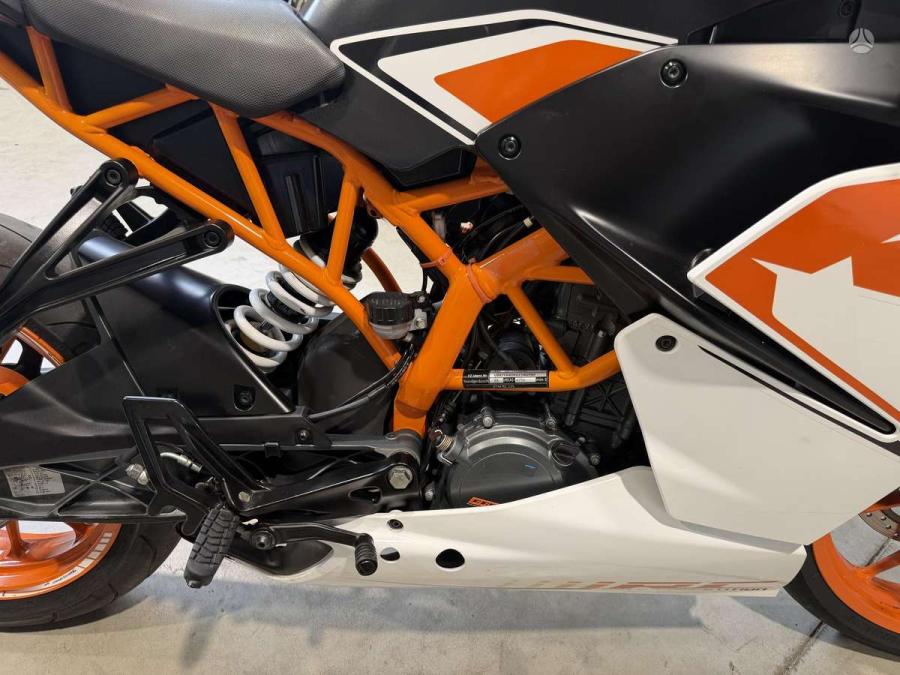 Black KTM RC 2016 in Siauliai, with an engine capacity of 0.13 L and mileage of 22 thousand km for 1990 €, photo 8 on AUTOMOTO.COM.LV