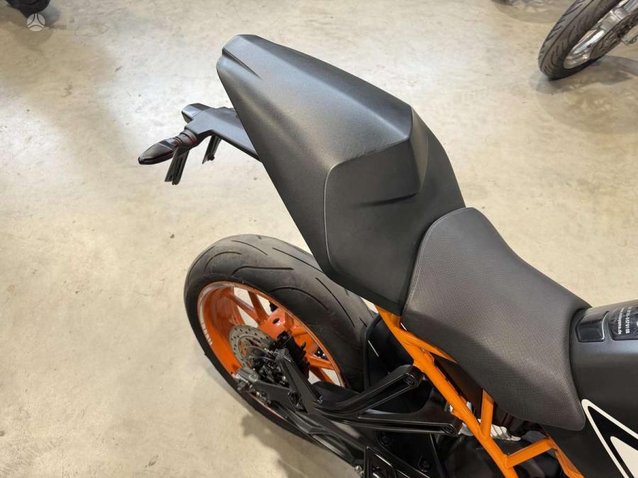 Black KTM RC 2016 in Siauliai, with an engine capacity of 0.13 L and mileage of 22 thousand km for 1990 €, photo 10 on AUTOMOTO.COM.LV