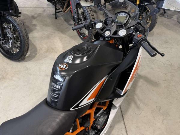 Black KTM RC 2016 in Siauliai, with an engine capacity of 0.13 L and mileage of 22 thousand km for 1990 €, photo 10 on AUTOMOTO.COM.LV