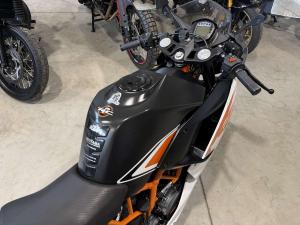 Black KTM RC 2016 in Siauliai, with an engine capacity of 0.13 L and mileage of 22 thousand km for 1990 €, photo 11 on AUTOMOTO.COM.LV