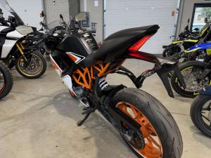 Black KTM RC 2016 in Siauliai, with an engine capacity of 0.13 L and mileage of 22 thousand km for 1990 €, photo 12 on AUTOMOTO.COM.LV