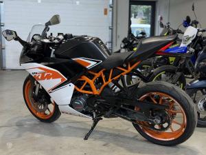 Black KTM RC 2016 in Siauliai, with an engine capacity of 0.13 L and mileage of 22 thousand km for 1990 €, photo 13 on AUTOMOTO.COM.LV