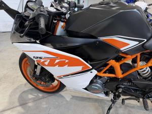Black KTM RC 2016 in Siauliai, with an engine capacity of 0.13 L and mileage of 22 thousand km for 1990 €, photo 15 on AUTOMOTO.COM.LV