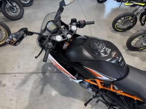 Black KTM RC 2016 in Siauliai, with an engine capacity of 0.13 L and mileage of 22 thousand km for 1990 €, photo 16 on AUTOMOTO.COM.LV