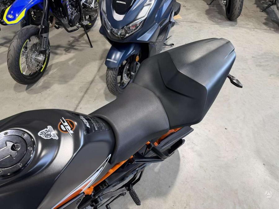 Black KTM RC 2016 in Siauliai, with an engine capacity of 0.13 L and mileage of 22 thousand km for 1990 €, photo 17 on AUTOMOTO.COM.LV
