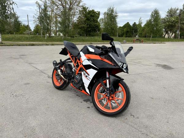 Black KTM RC 2020 in Akmene, with an engine capacity of 0.39 L and mileage of 24 thousand km for 2800 €, photo 1 on AUTOMOTO.COM.LV