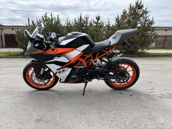 Black KTM RC 2020 in Akmene, with an engine capacity of 0.39 L and mileage of 24 thousand km for 2800 €, photo 2 on AUTOMOTO.COM.LV