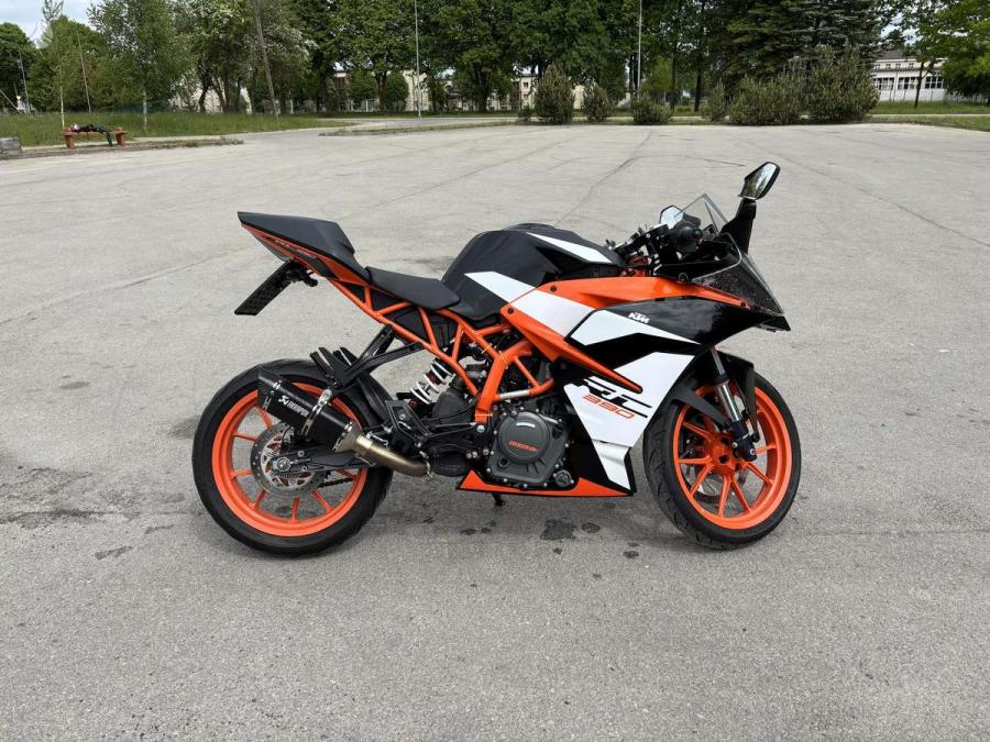 Melns KTM RC 2020 Akmenė, ar dzinēja tilpumu 0.39 L un nobraukumu 24 tūkst. km par 2800 €, foto 4 vietnē AUTOMOTO.COM.LV