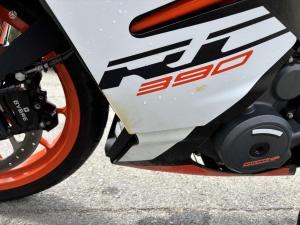 Melns KTM RC 2020 Akmenė, ar dzinēja tilpumu 0.39 L un nobraukumu 24 tūkst. km par 2800 €, foto 12 vietnē AUTOMOTO.COM.LV