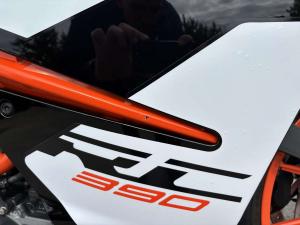 Melns KTM RC 2020 Akmenė, ar dzinēja tilpumu 0.39 L un nobraukumu 24 tūkst. km par 2800 €, foto 14 vietnē AUTOMOTO.COM.LV