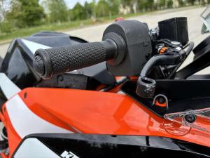 Melns KTM RC 2020 Akmenė, ar dzinēja tilpumu 0.39 L un nobraukumu 24 tūkst. km par 2800 €, foto 15 vietnē AUTOMOTO.COM.LV