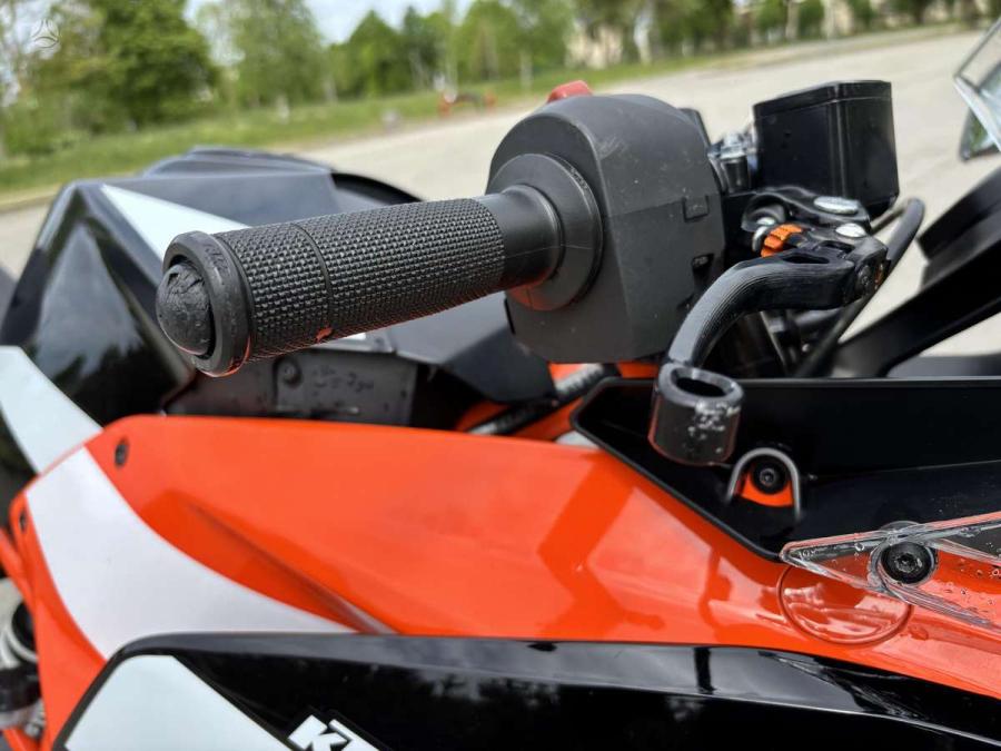 Melns KTM RC 2020 Akmenė, ar dzinēja tilpumu 0.39 L un nobraukumu 24 tūkst. km par 2800 €, foto 15 vietnē AUTOMOTO.COM.LV