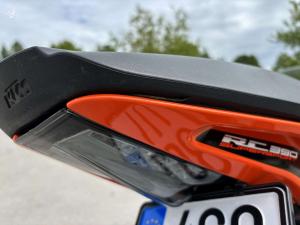Melns KTM RC 2020 Akmenė, ar dzinēja tilpumu 0.39 L un nobraukumu 24 tūkst. km par 2800 €, foto 16 vietnē AUTOMOTO.COM.LV