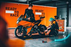 Melns KTM RC 2024 Viļņa, ar dzinēja tilpumu 0.13 L un nobraukumu 0 tūkst. km par 3590 €, foto 6 vietnē AUTOMOTO.COM.LV