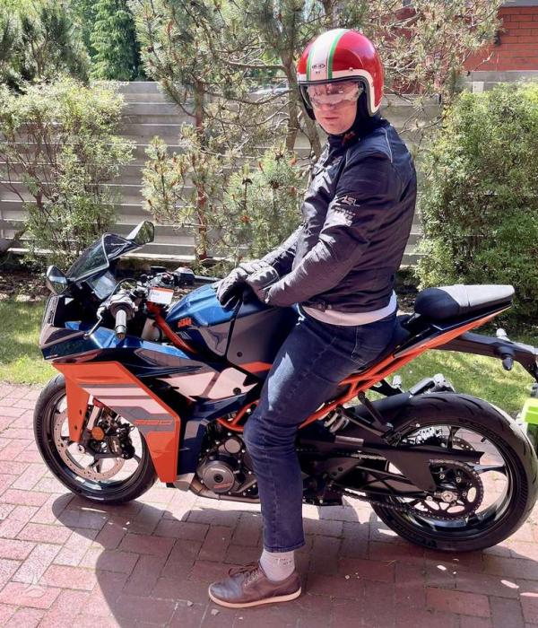 Blue KTM RC 2025 in Vilnius, with an engine capacity of 0.37 L and mileage of 1 thousand km for 5100 €, photo 1 on AUTOMOTO.COM.LV