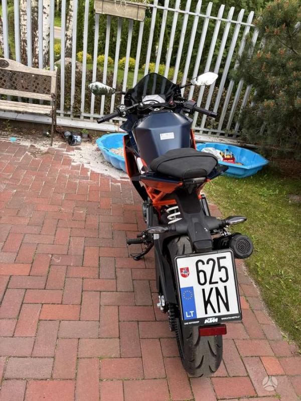 Blue KTM RC 2025 in Vilnius, with an engine capacity of 0.37 L and mileage of 1 thousand km for 5100 €, photo 2 on AUTOMOTO.COM.LV