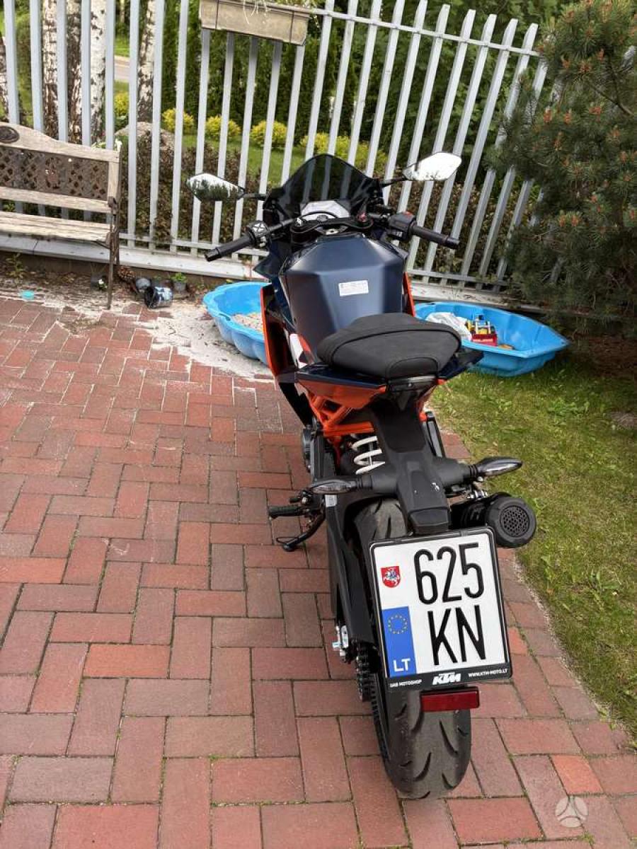 Blue KTM RC 2025 in Vilnius, with an engine capacity of 0.37 L and mileage of 1 thousand km for 5100 €, photo 3 on AUTOMOTO.COM.LV