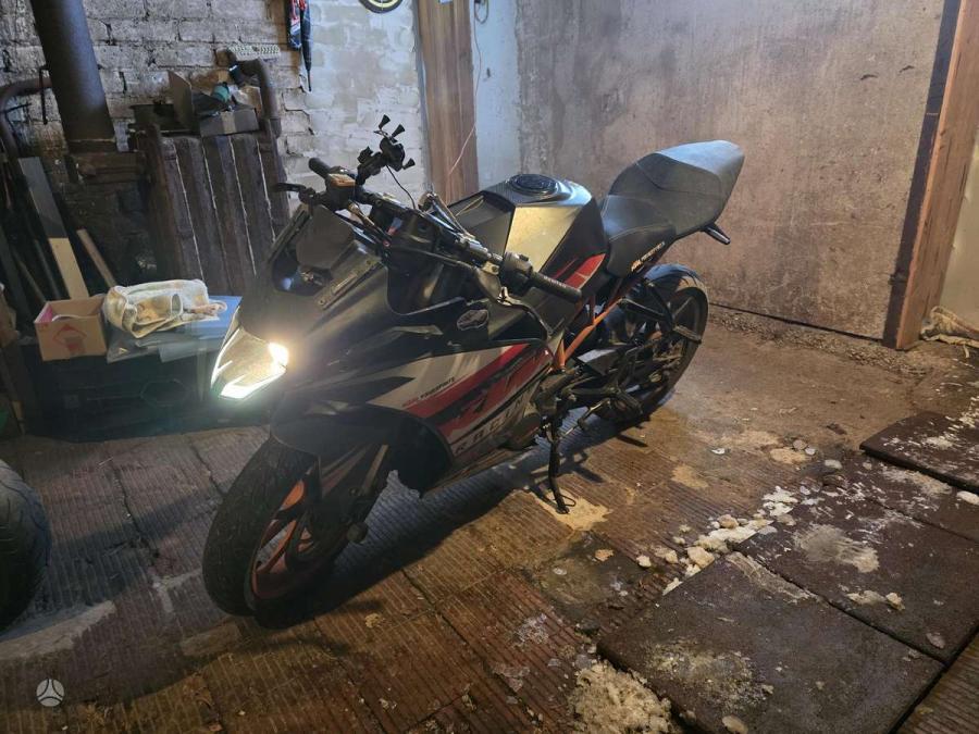 Oranžs KTM RC 2015 Kauņa, ar dzinēja tilpumu 0.13 L un nobraukumu 39 tūkst. km par 1300 €, foto 1 vietnē AUTOMOTO.COM.LV