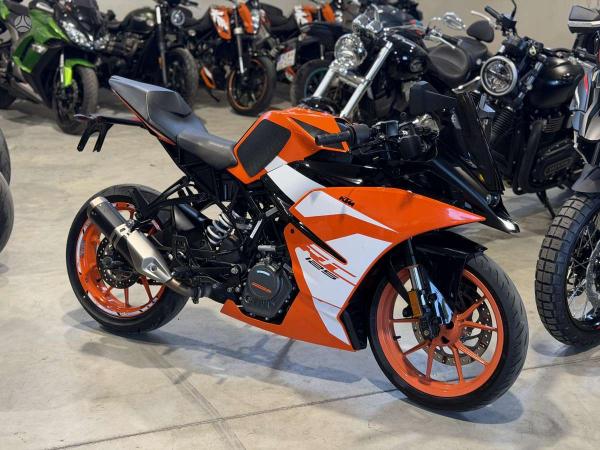 Orange KTM RC 2017 in Siauliai, with an engine capacity of 0.13 L and mileage of 19 thousand km for 2300 €, photo 1 on AUTOMOTO.COM.LV