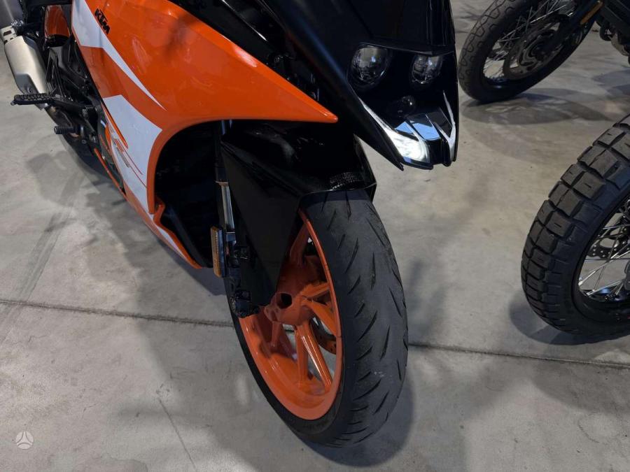 Orange KTM RC 2017 in Siauliai, with an engine capacity of 0.13 L and mileage of 19 thousand km for 2300 €, photo 4 on AUTOMOTO.COM.LV