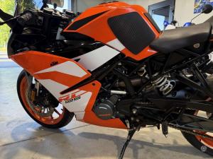 Orange KTM RC 2017 in Siauliai, with an engine capacity of 0.13 L and mileage of 19 thousand km for 2300 €, photo 16 on AUTOMOTO.COM.LV