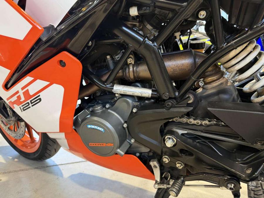 Orange KTM RC 2017 in Siauliai, with an engine capacity of 0.13 L and mileage of 19 thousand km for 2300 €, photo 17 on AUTOMOTO.COM.LV