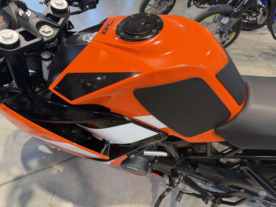 Orange KTM RC 2017 in Siauliai, with an engine capacity of 0.13 L and mileage of 19 thousand km for 2300 €, photo 18 on AUTOMOTO.COM.LV