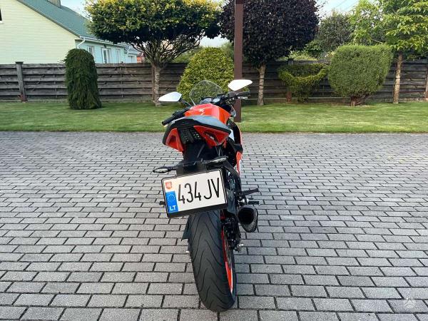 Orange KTM RC 2018 in Mazeikiai, with an engine capacity of 0.13 L and mileage of 28 thousand km for 2050 €, photo 8 on AUTOMOTO.COM.LV
