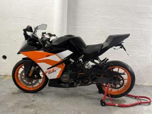Oranžs KTM RC 2020 Marijampole, ar dzinēja tilpumu 0.13 L un nobraukumu 24 tūkst. km par 2050 €, foto 15 vietnē AUTOMOTO.COM.LV