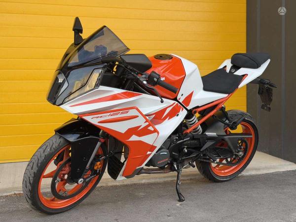 White KTM RC 2024 in Siauliai, with an engine capacity of 0.13 L and mileage of 16 thousand km for 2150 €, photo 1 on AUTOMOTO.COM.LV
