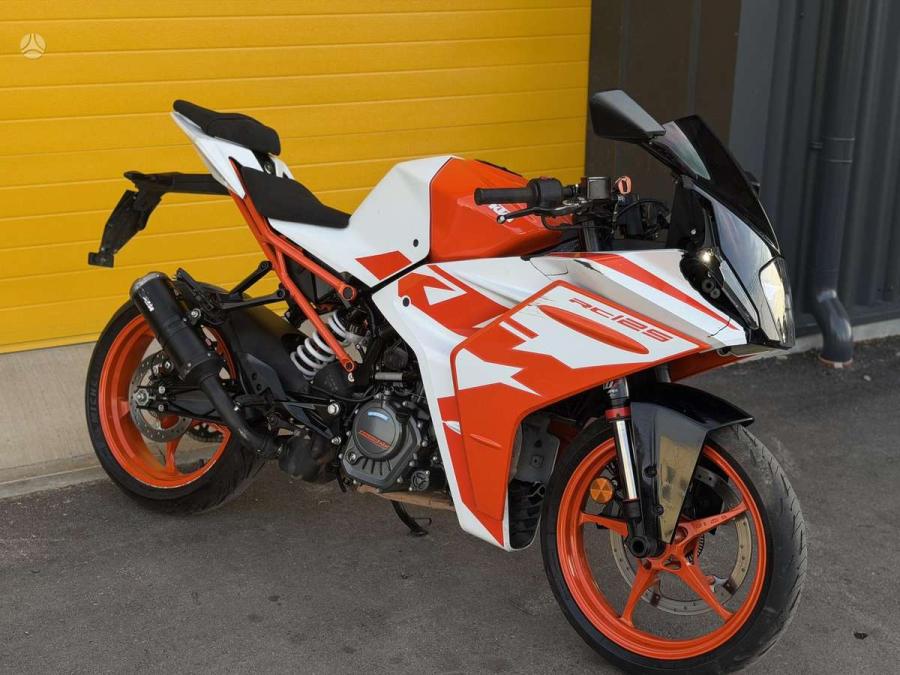White KTM RC 2024 in Siauliai, with an engine capacity of 0.13 L and mileage of 16 thousand km for 2150 €, photo 3 on AUTOMOTO.COM.LV