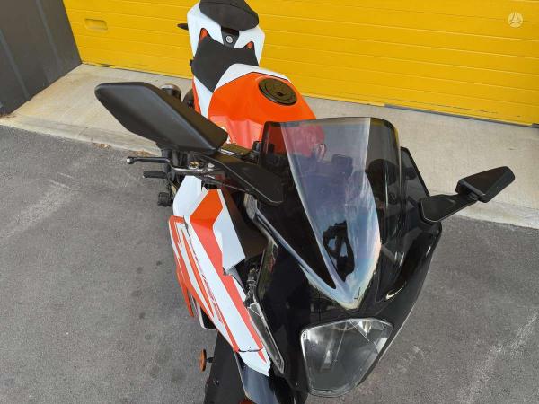 White KTM RC 2024 in Siauliai, with an engine capacity of 0.13 L and mileage of 16 thousand km for 2150 €, photo 8 on AUTOMOTO.COM.LV