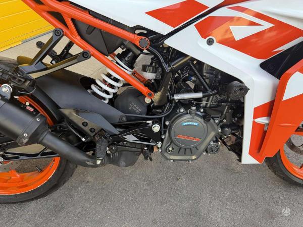 White KTM RC 2024 in Siauliai, with an engine capacity of 0.13 L and mileage of 16 thousand km for 2150 €, photo 10 on AUTOMOTO.COM.LV